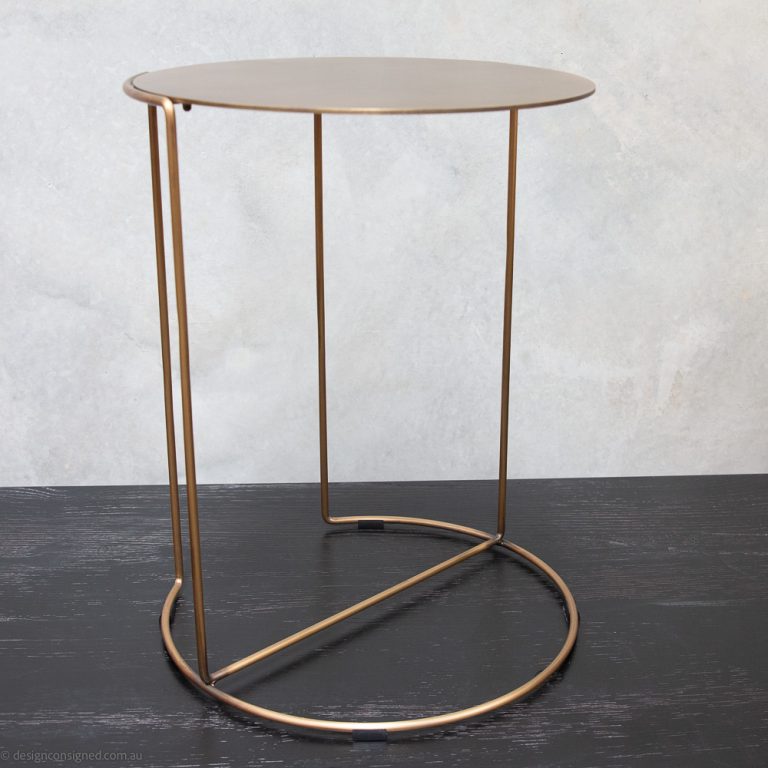 Oki round brass side table by Studio Eoos for Walter Knoll - Design ...